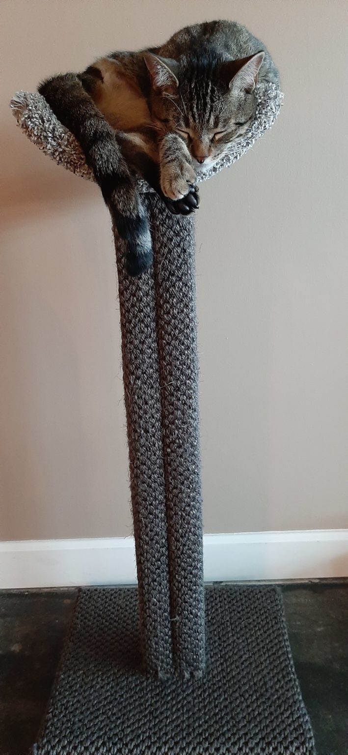 Scratching Post with Scooped Bed - Fundamentally Feline