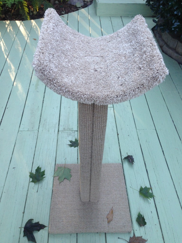 Scratching Post with Scooped Bed - Fundamentally Feline